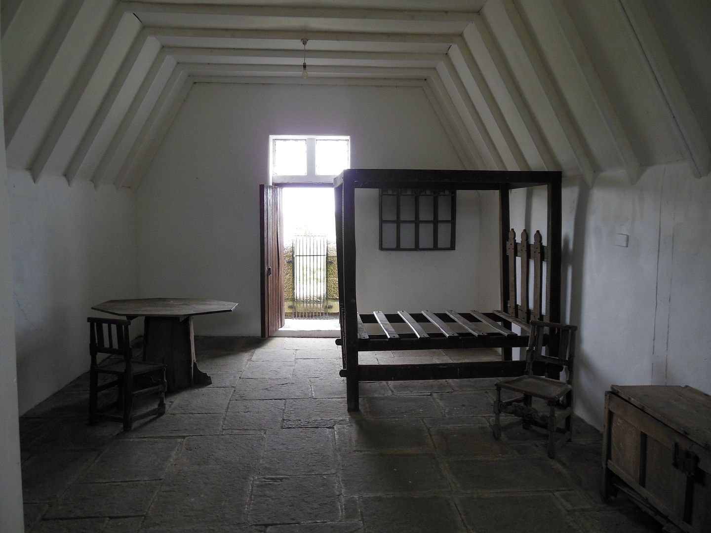 Museums 201: Ancient beds (photo diary)