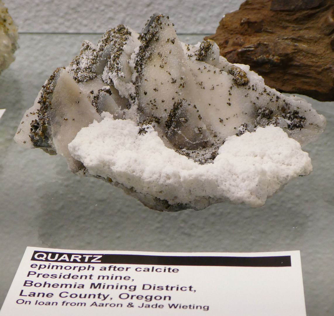 Northwest Mineral Gallery: Oregon quartz (photo diary)