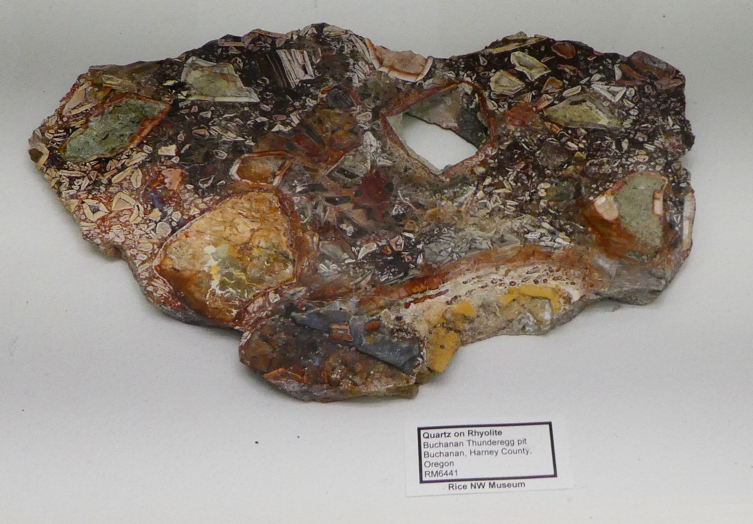 Northwest Mineral Gallery: Oregon quartz (photo diary)